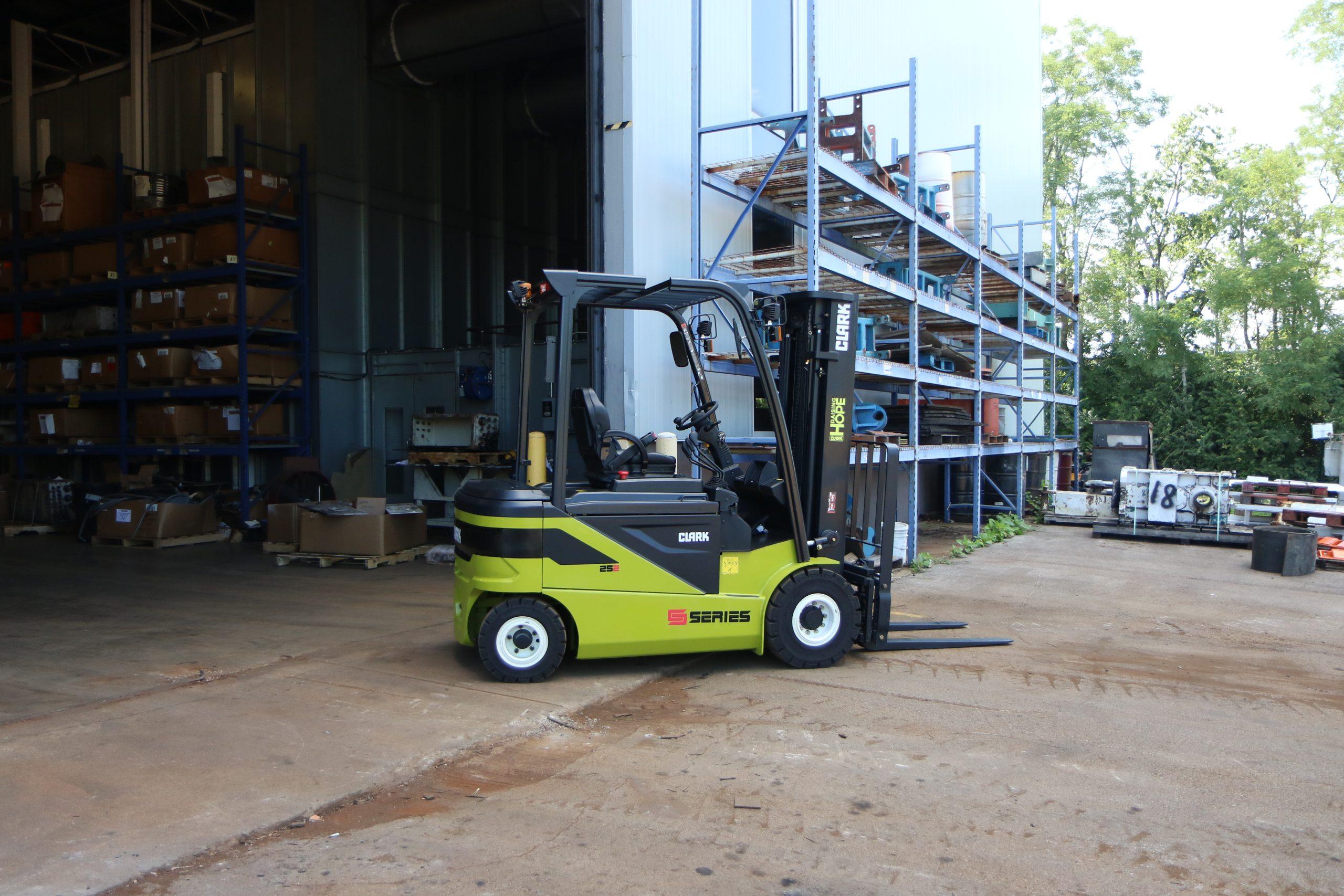 CLARK has announced the launch of the SE25-35 lithium-ion forklift ...